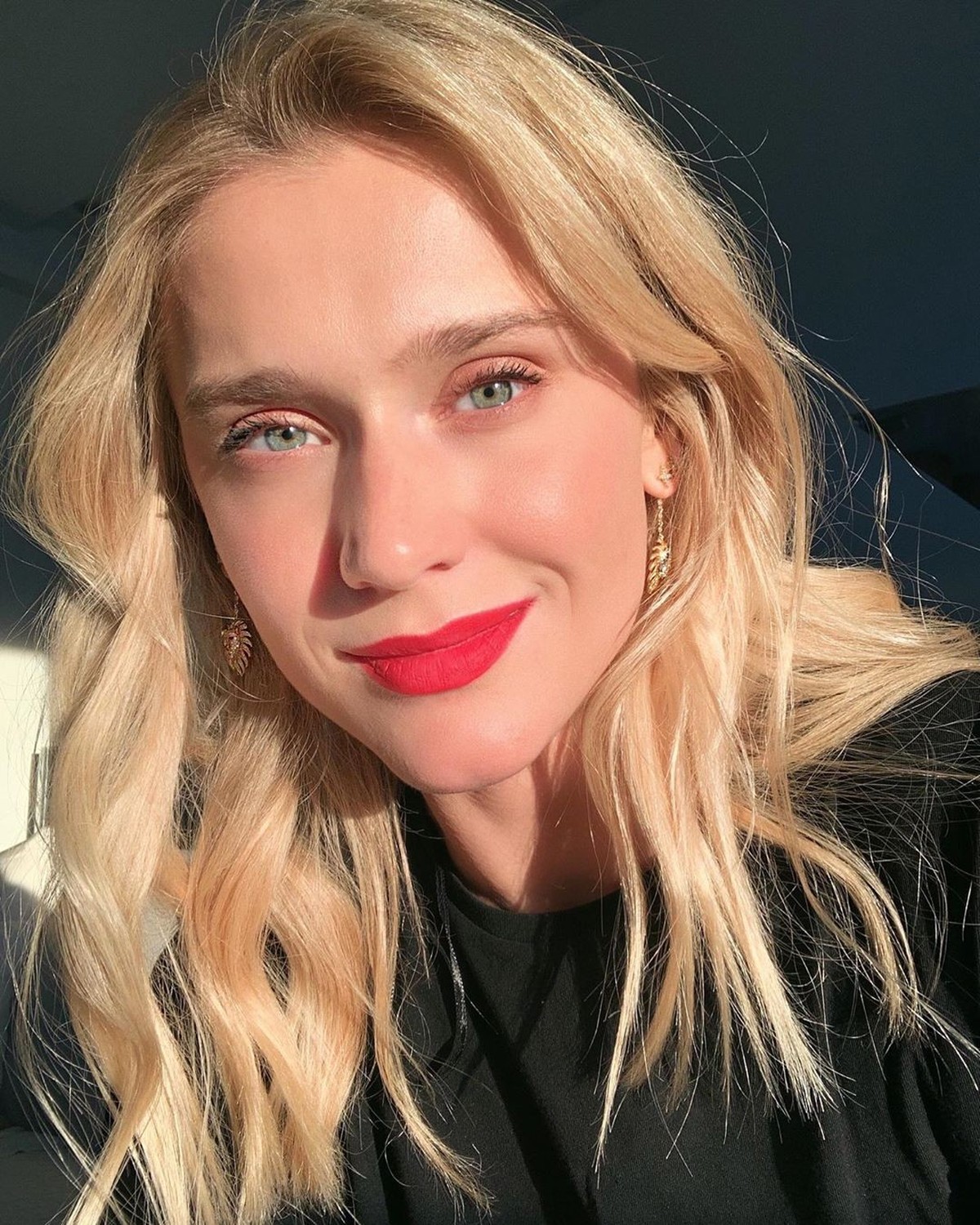 Celina Locks mostra make fresh e muito linda