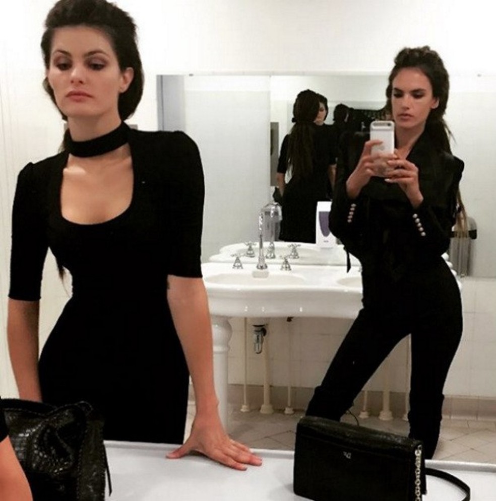 Isabeli Fontana e Ale Ambrosio no desfile masculino da Balmain!