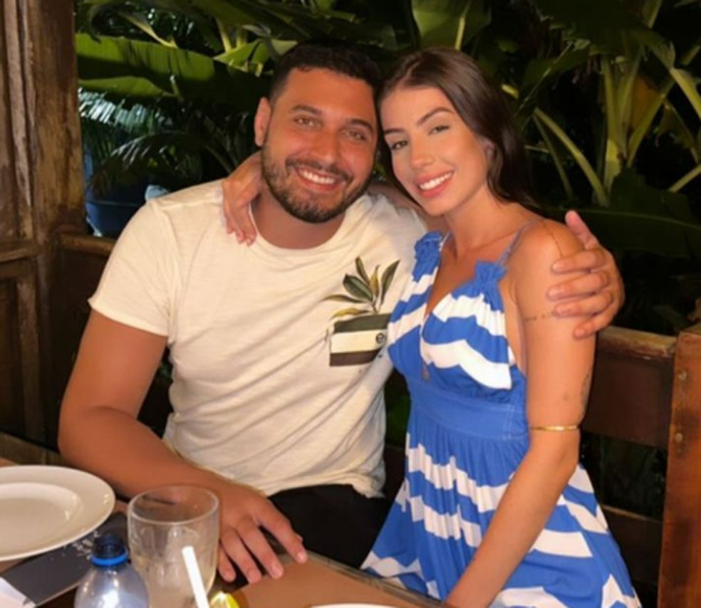 Em Fernando de Noronha, Maria Lina posa com namorado: 'Bronzeados e ...