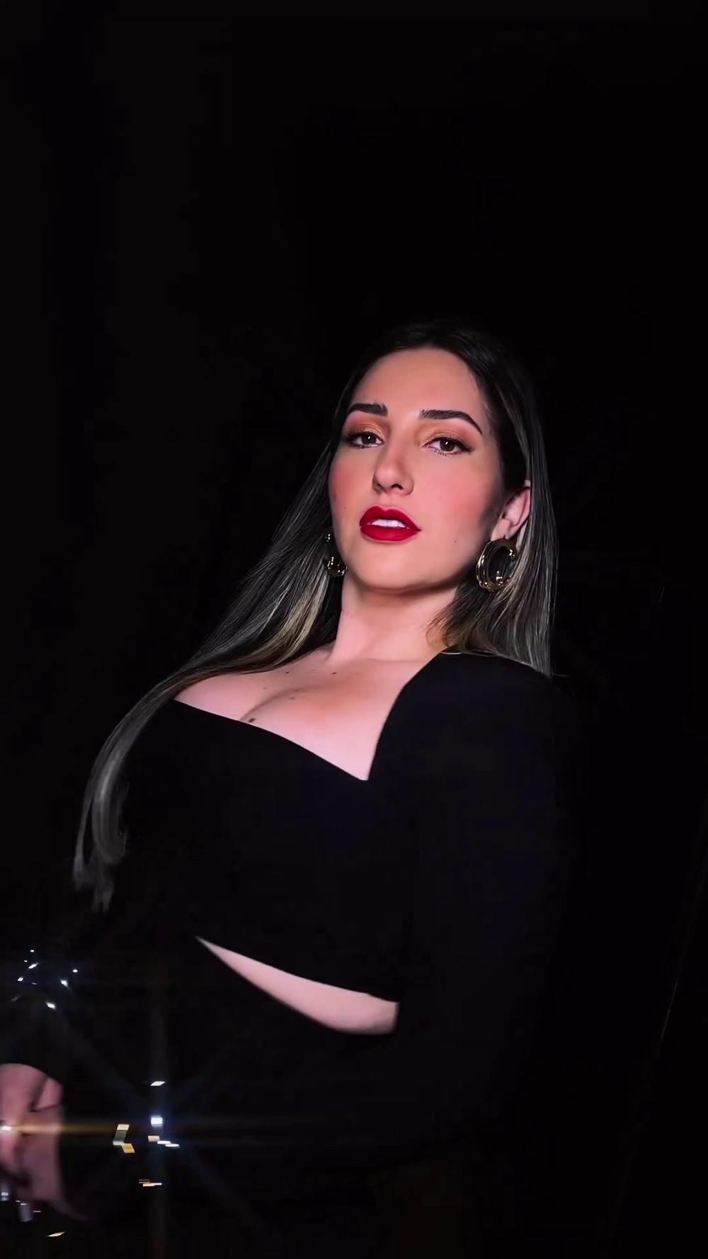 Amanda Meirelles curte evento em São Paulo com look de R$ 16 mil