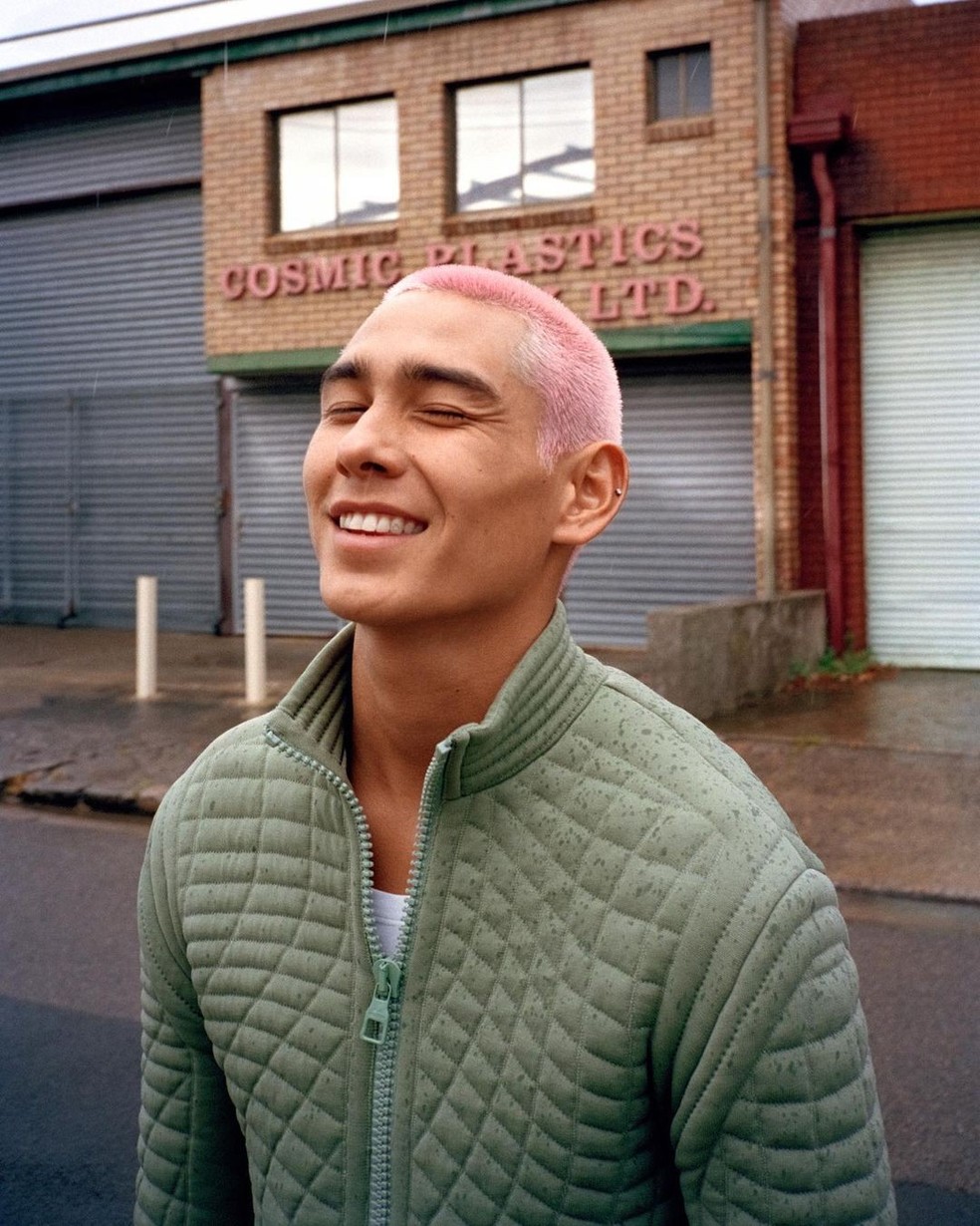 O segredo por trás do cabelo rosa de Evan Mock, de Gossip Girl