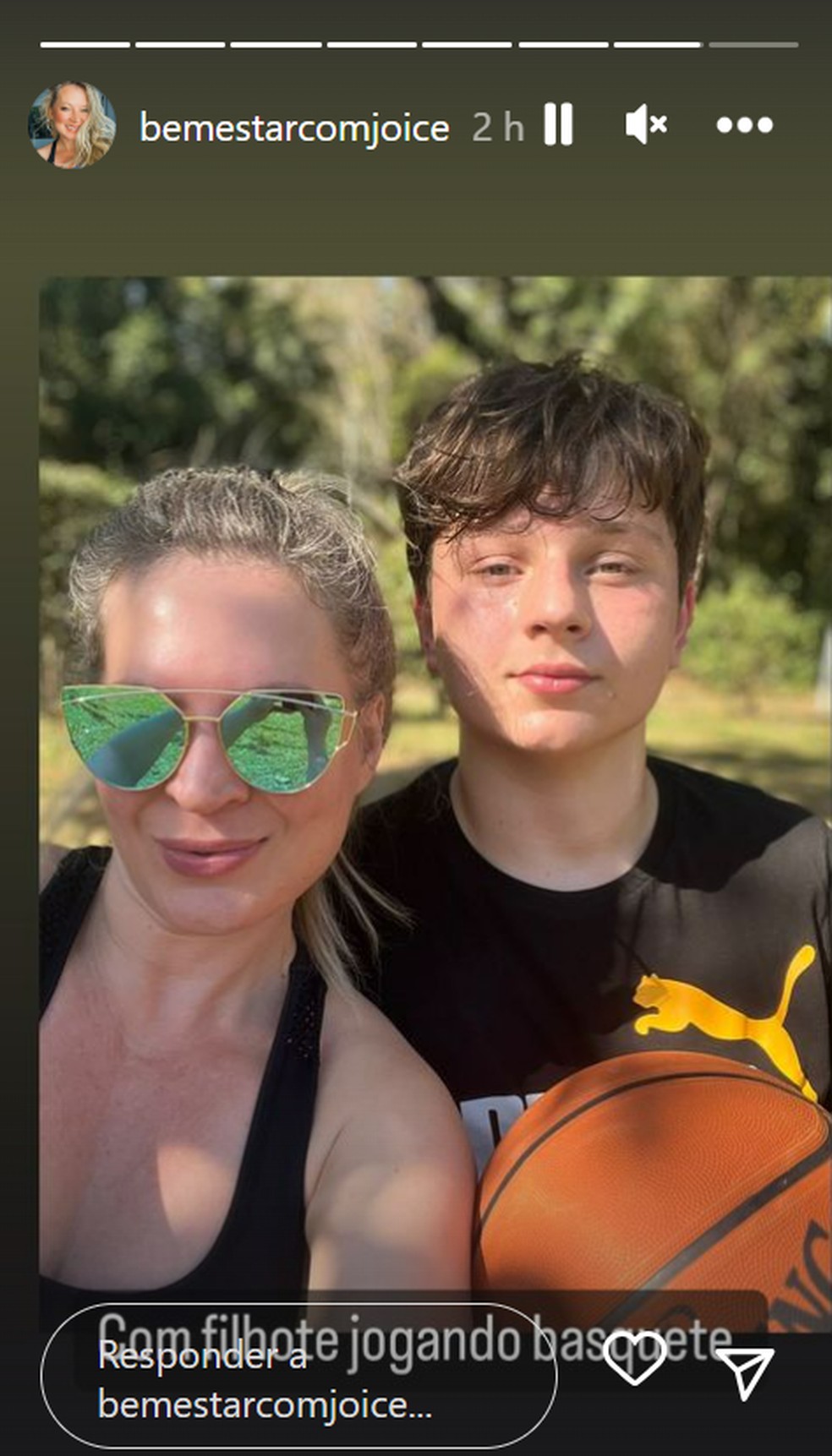 Joice Hasselmann aproveita dia ensolarado no Parque Ibirapuera