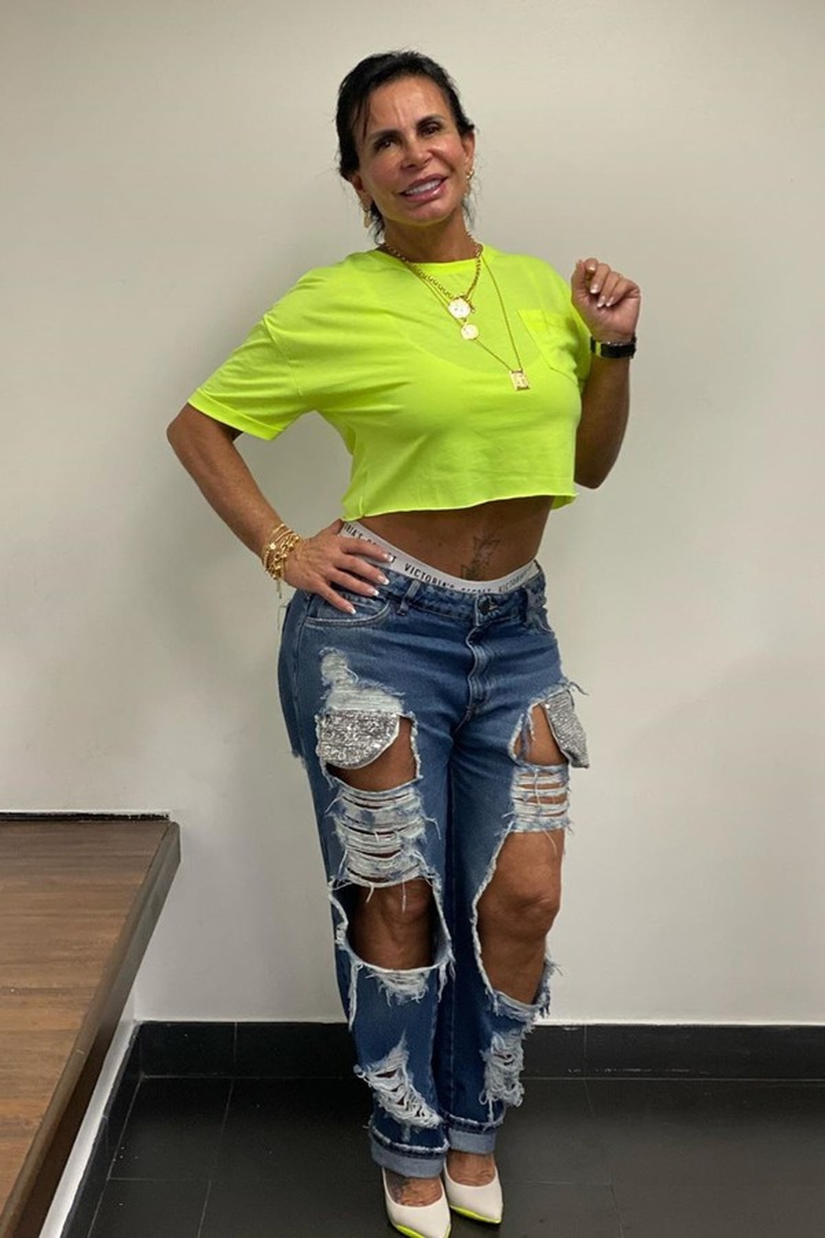 Gretchen mostra look do dia na web: 'E o sorriso??? Vem de Deus'