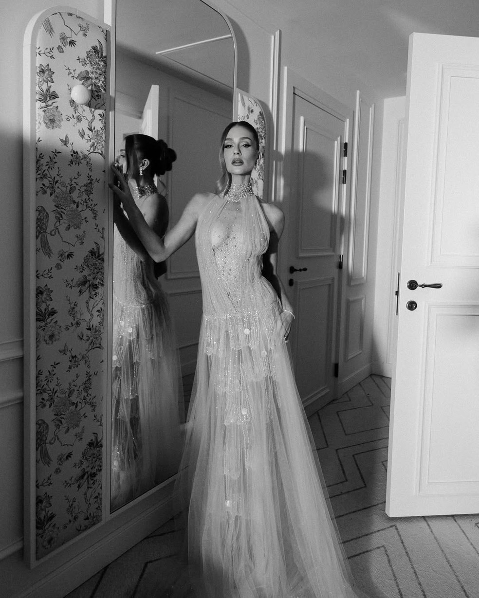 Marina Ruy Barbosa elege vestido vintage para jantar em Cannes