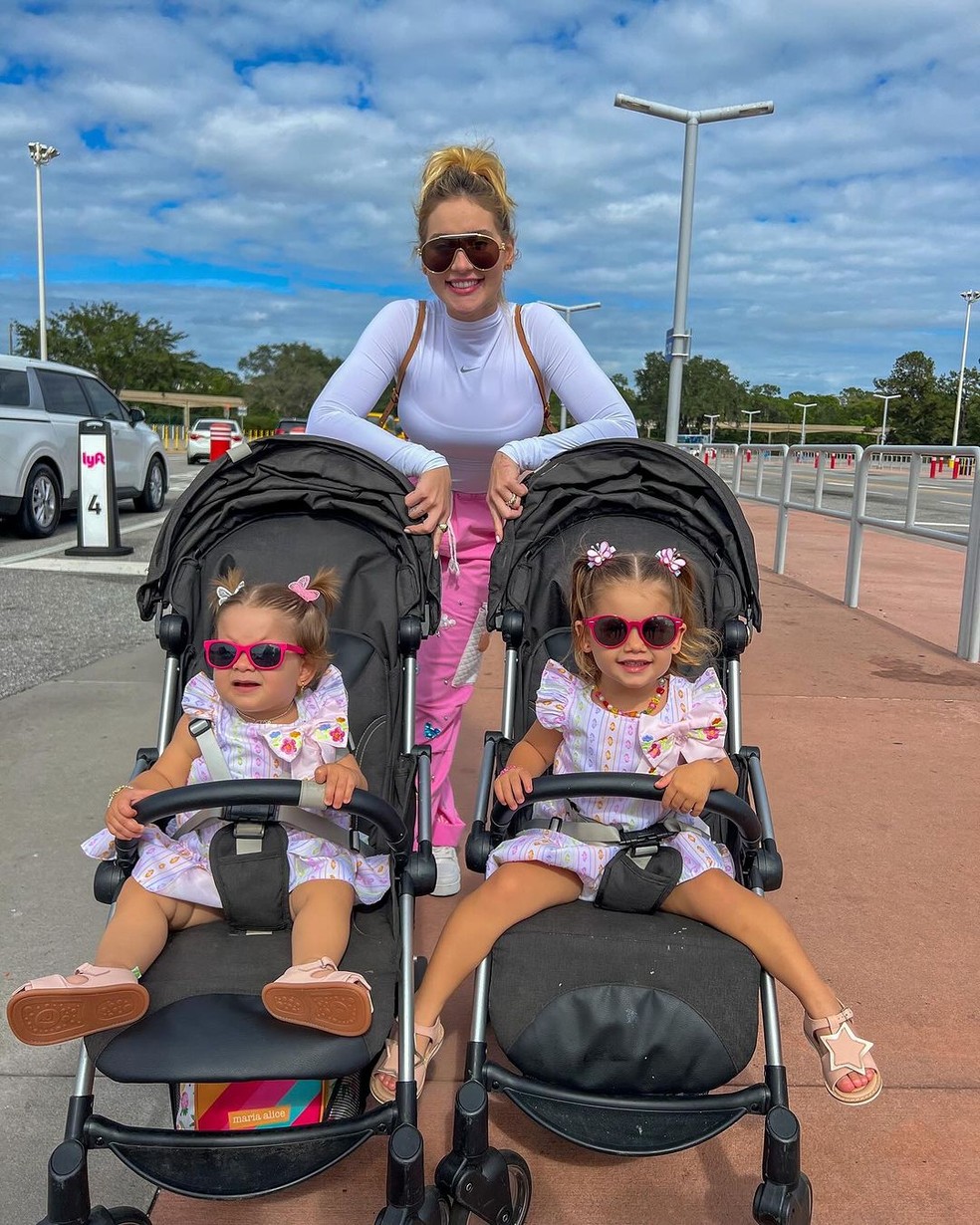 Virginia Fonseca abre álbum de viagem das filhas para a Disney