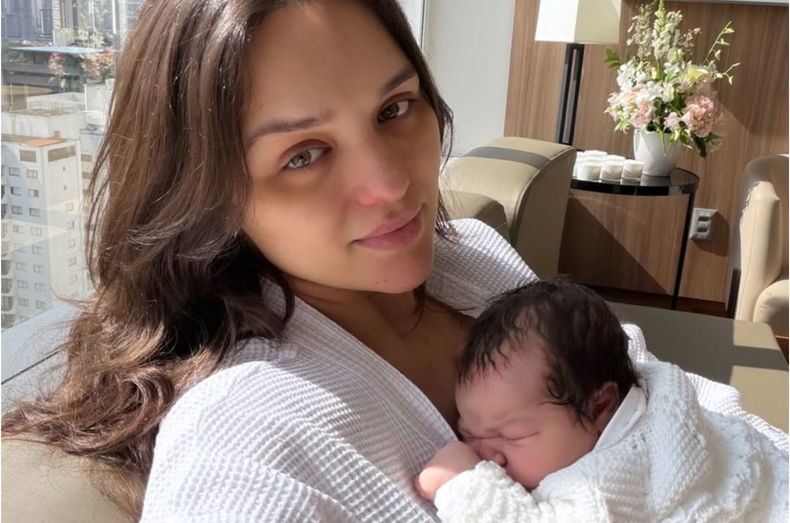 Após sair da maternidade, Rafa Kalimann se derrete pela filha: 'Nossos ...