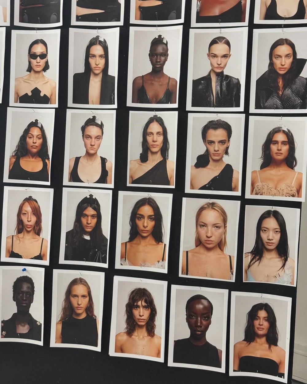 11 flagras de Kylie Jenner canalizando a princesa moderna da Disney no desfile da Coperni