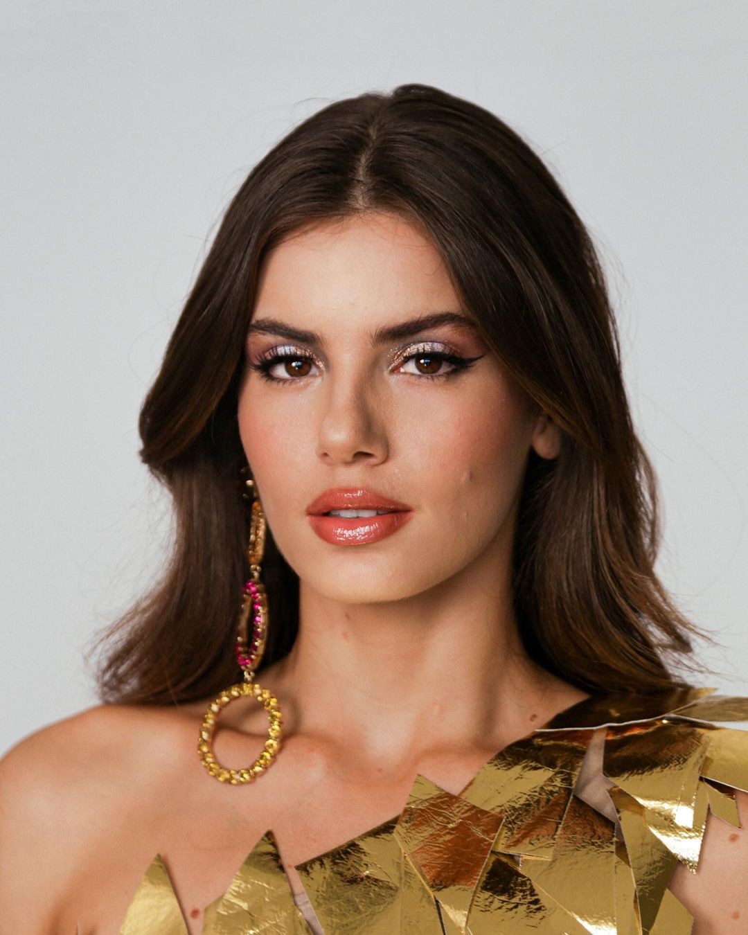 Camila Queiroz exibe look para noite na Sapucaí