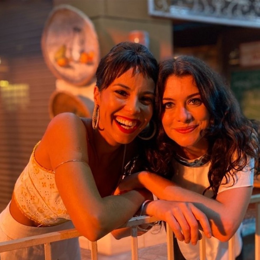 Andreia Horta enaltece Alinne Moraes: 'esse deslumbre de beleza'