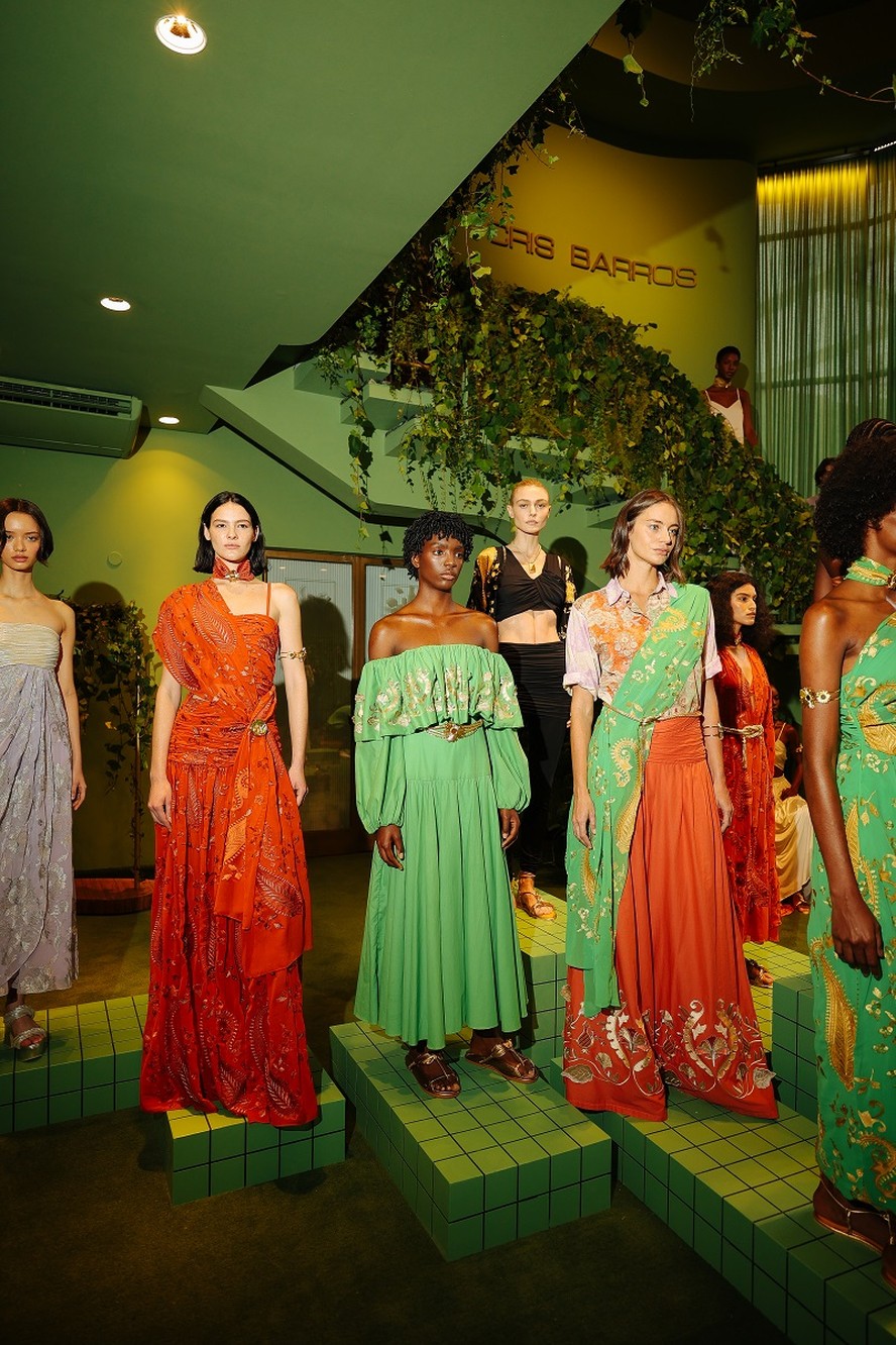 Cris Barros leva DNA chique e despretensioso para o alto-verão 2024 da ...