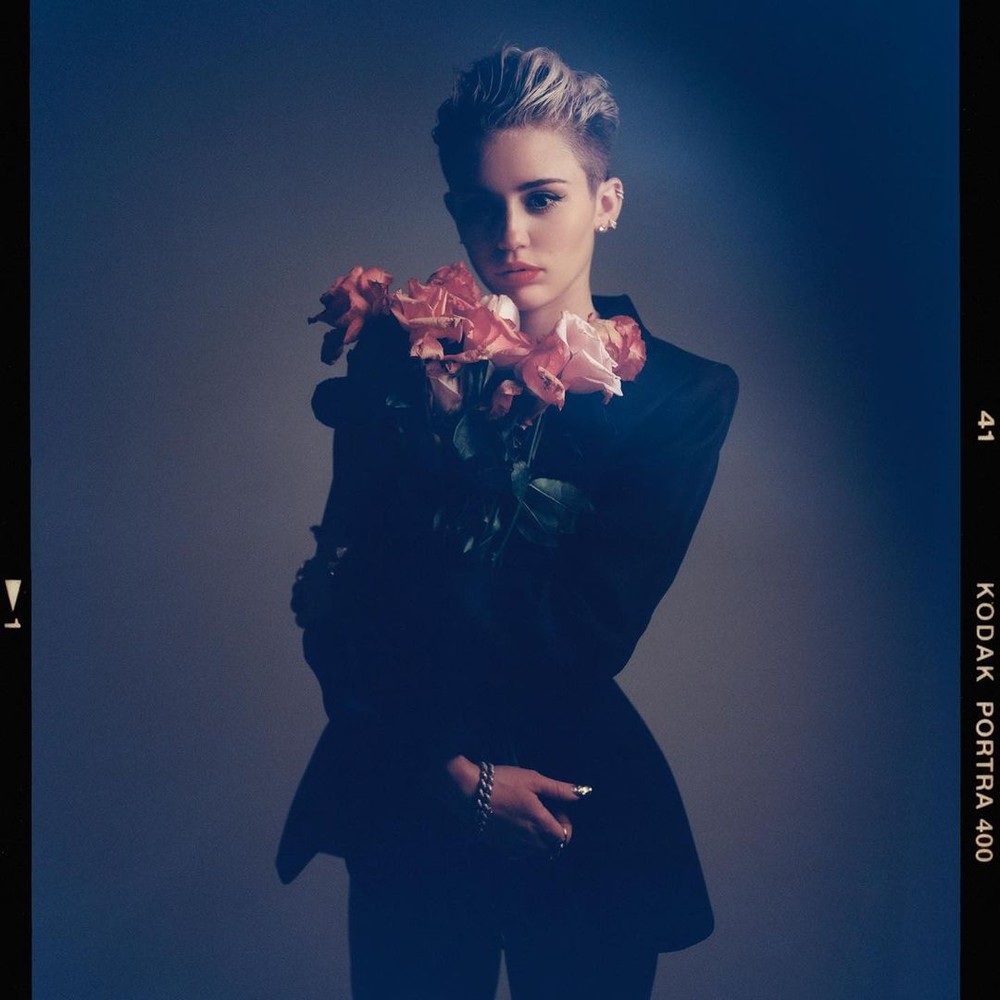 Miley Cyrus Comemora 10 Anos De Bangerz E Faz Referência à Era Com