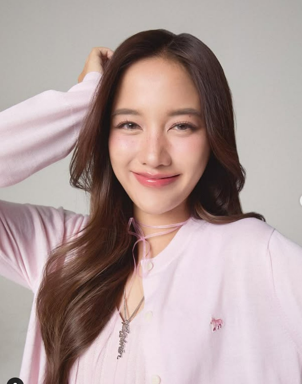 Conheça Freen Sarocha, atriz e modelo tailandesa que faz sucesso em doramas