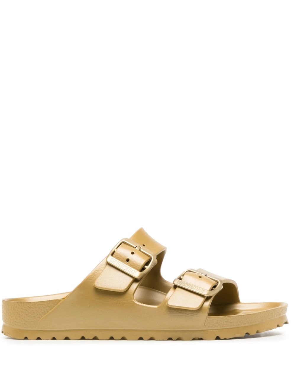 Sapatos com solas tratoradas: o contraste que deixa qualquer look cool
