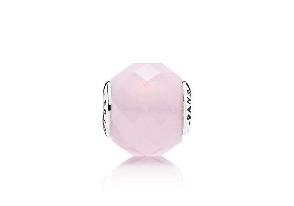 Pandora lança linha de charms coloridos. Desejo!