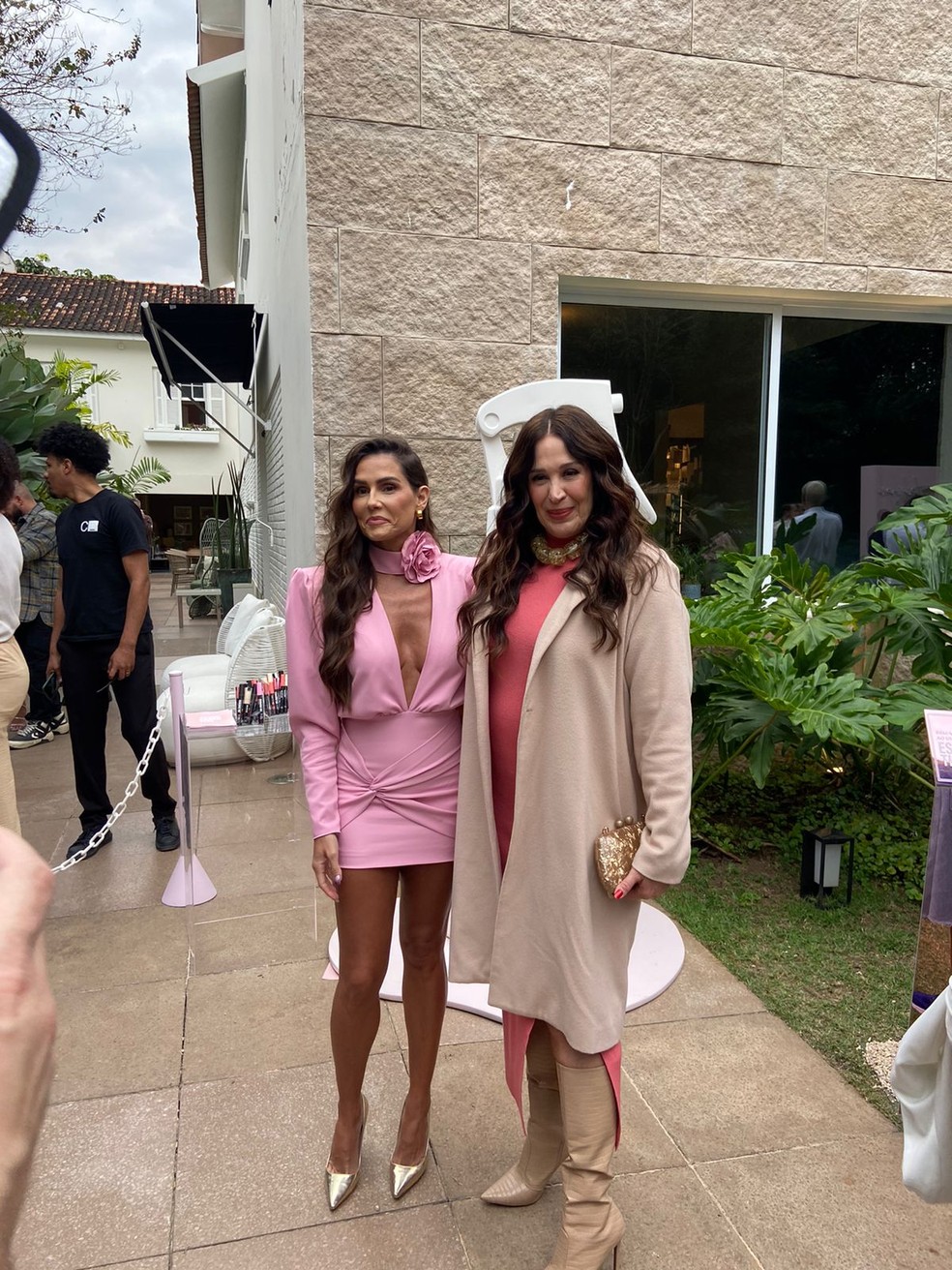 Claudia Raia e Deborah Secco dão 'match' e posam combinando em looks em ...