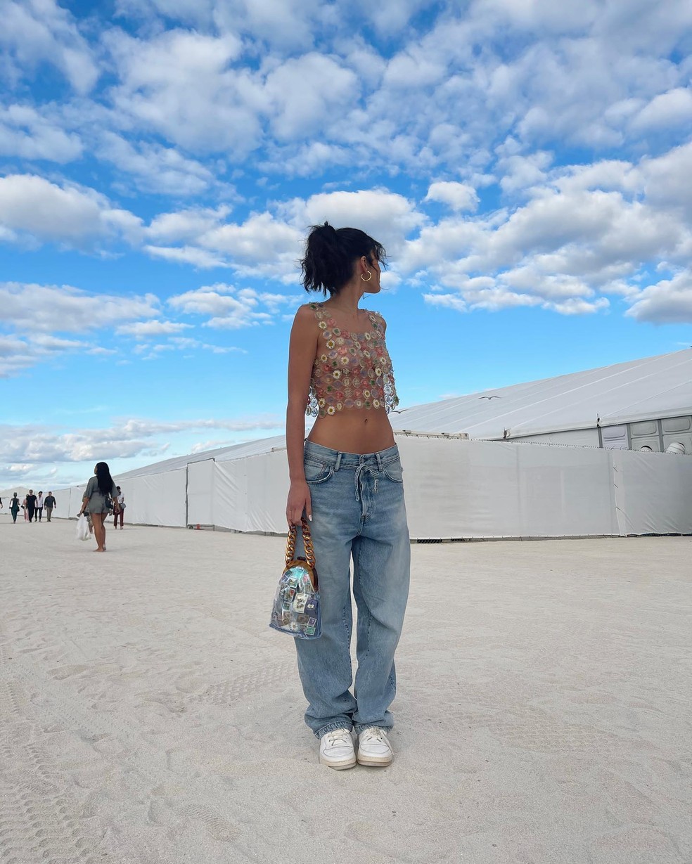 15 vezes em que Bruna Marquezine trocou o salto pelo tênis e ...