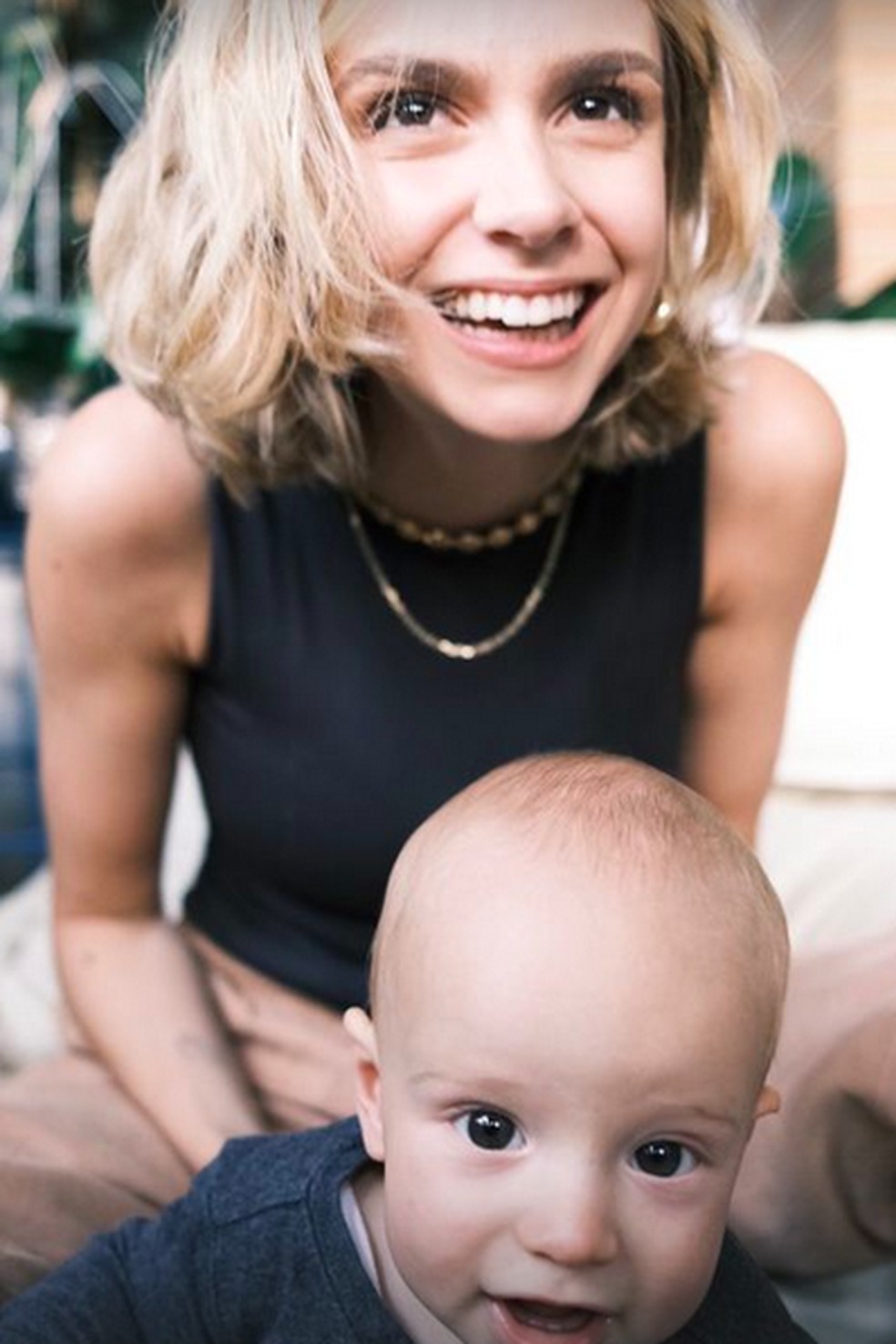 Isa Scherer divide cliques fofos ao lado dos gêmeos