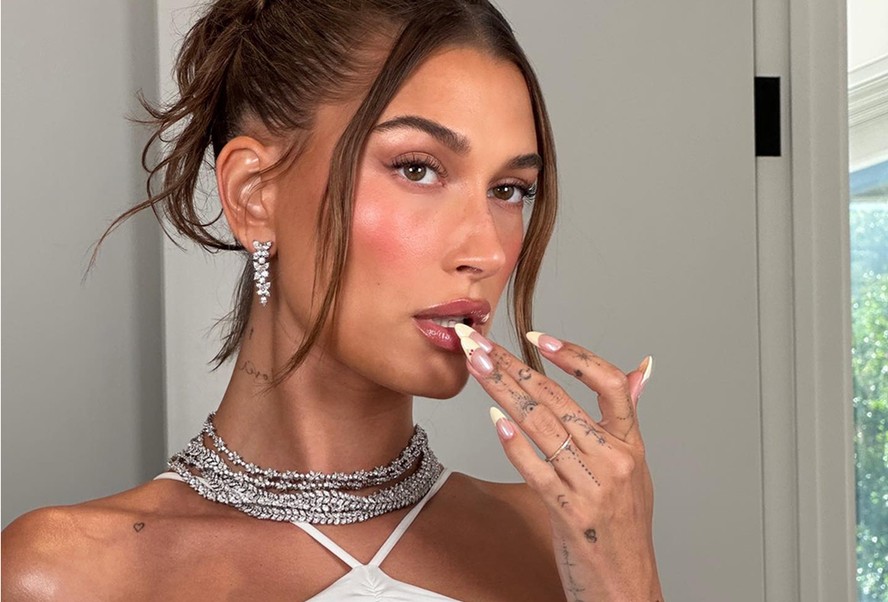 Tudo sobre o novo contorno labial da Rhode, segundo a própria Hailey Bieber