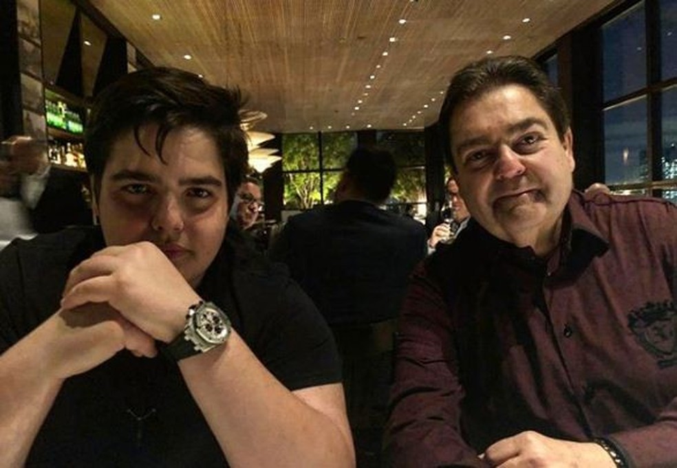 Filho de Faustão chama atenção pela semelhança com pai