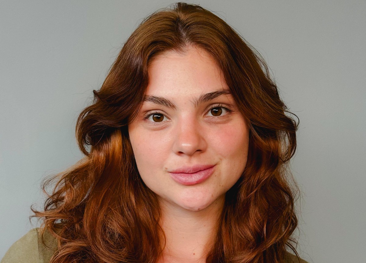 Debora Ozório surge ruiva para viver nova personagem em novela da TV Globo