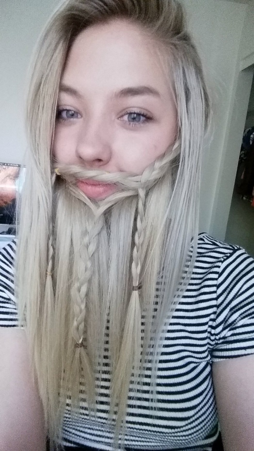 Barbadas: mulheres usam cabelo pra criar barbas e brincar nas redes sociais