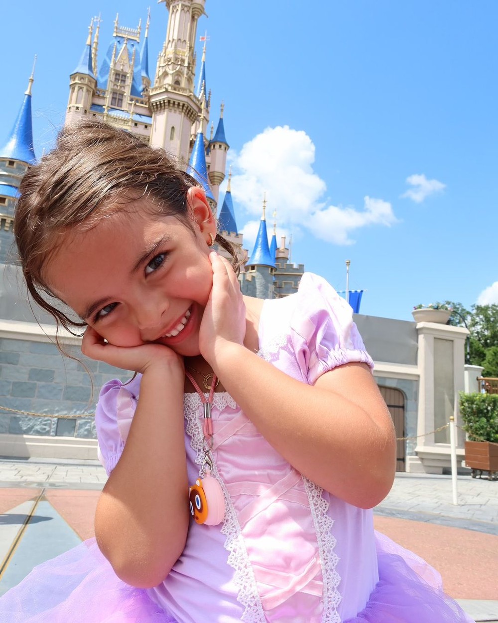 Carol Batista mostra as filhas se divertindo na Disney: 'Tudo por elas'