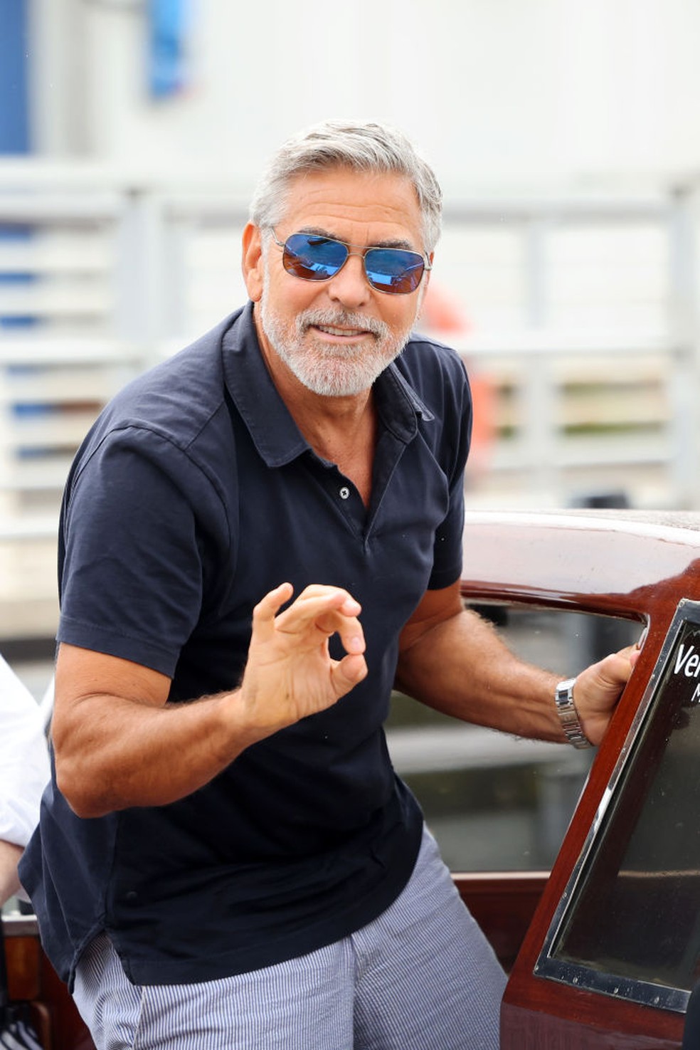 George Clooney e Amal chegam elegantes em Veneza para o 80º Festival ...