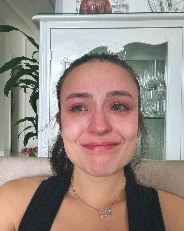 Larissa Manoela publica fotos emocionada e seguidores brincam ...