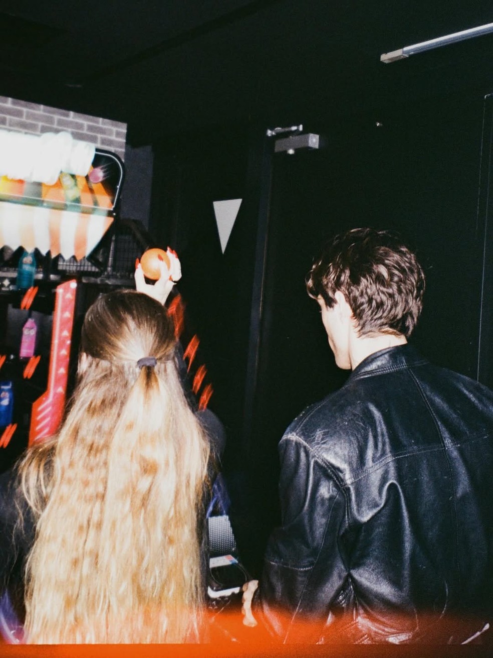 Dove Cameron e Damiano David comemoram dois anos de namoro e trocam ...