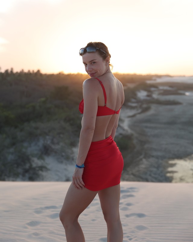 Alice Wegmann elege beachwear fashionista: 'Saudadinha de sol e sal'