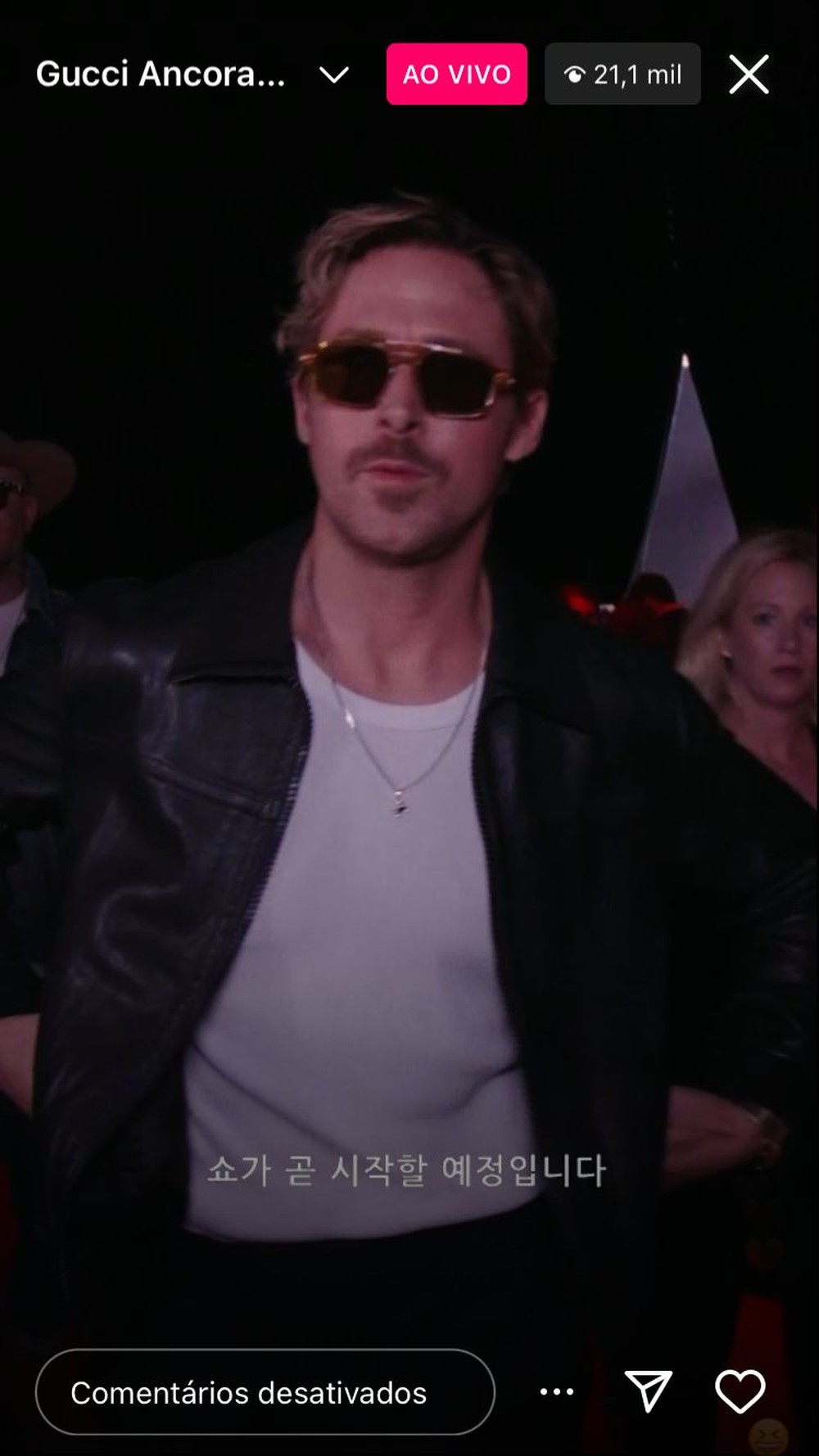 Ryan Gosling concentra flashes no desfile da Gucci