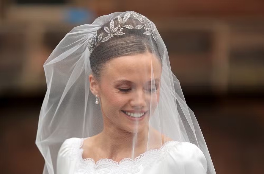 A beleza de noiva usada por Olivia Henson em seu casamento com o Duque ...