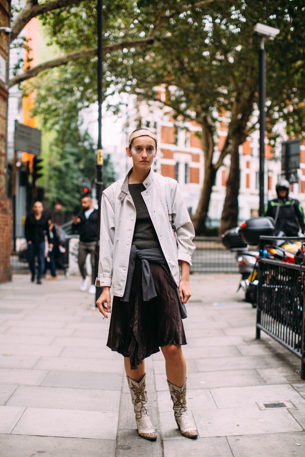 As botas de cowboy vieram para ficar! 20 looks mostram como usar