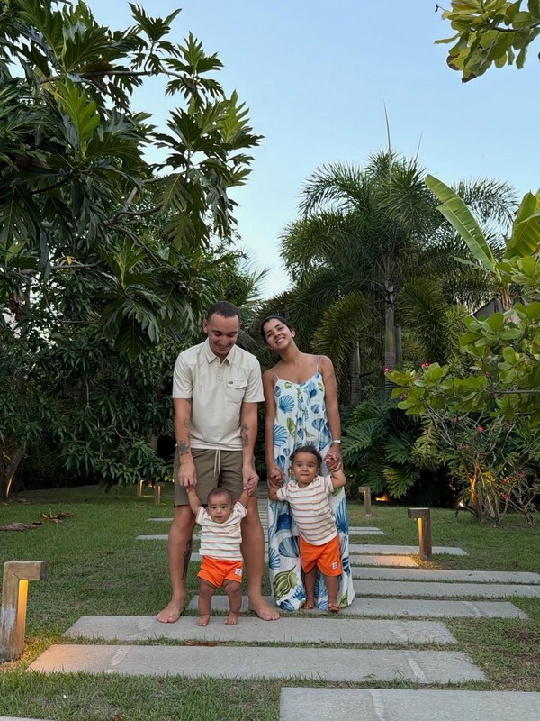 Ary Mirelle compartilha fotos em família na nova casa com João Gomes ...