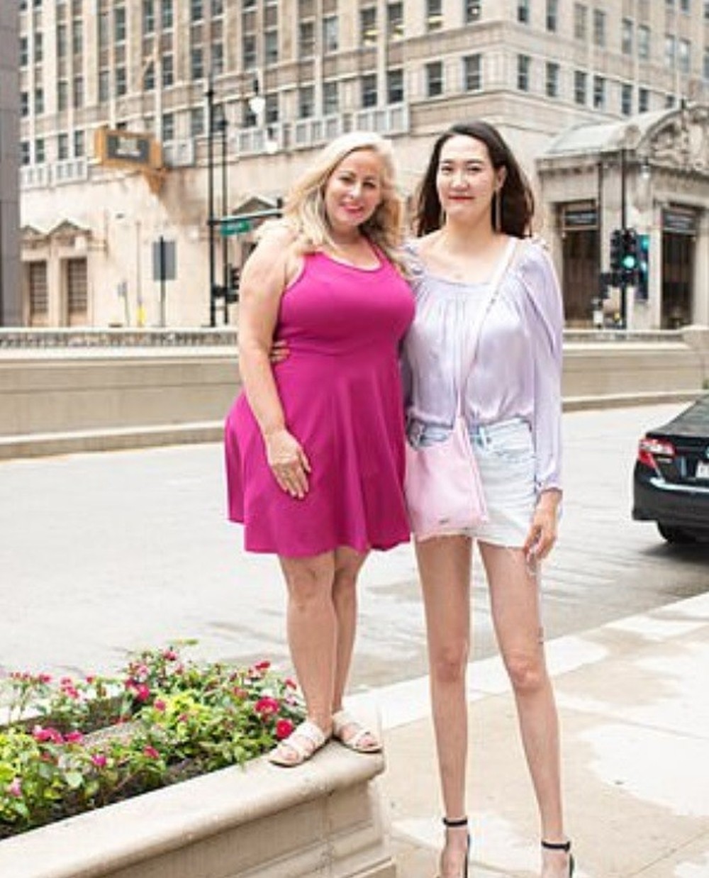 Jovem relata dificuldades por ter mais de mais de 1,34 m de pernas