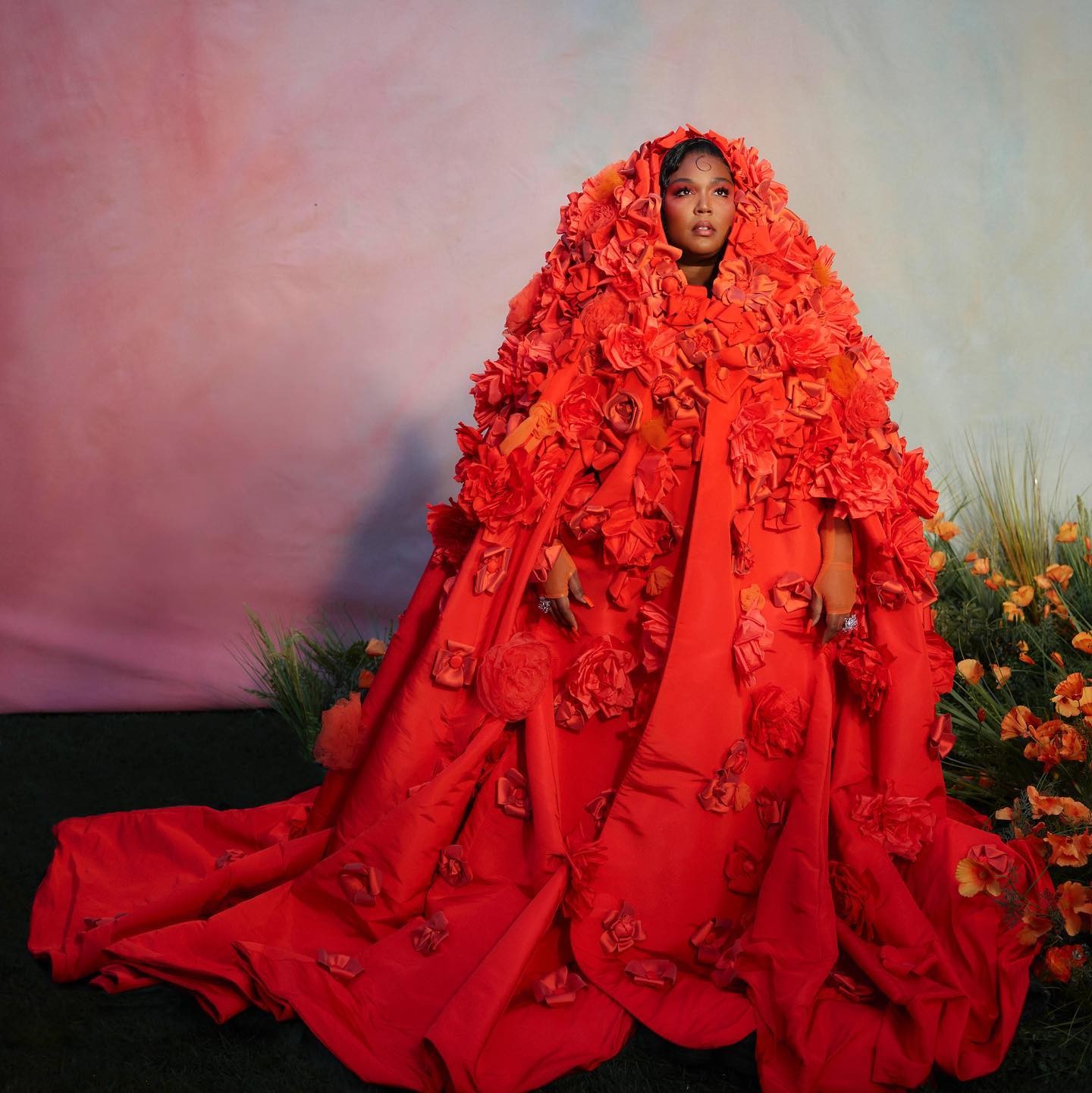 10 vezes em que Lizzo deu aula sobre estilo com seus looks autênticos