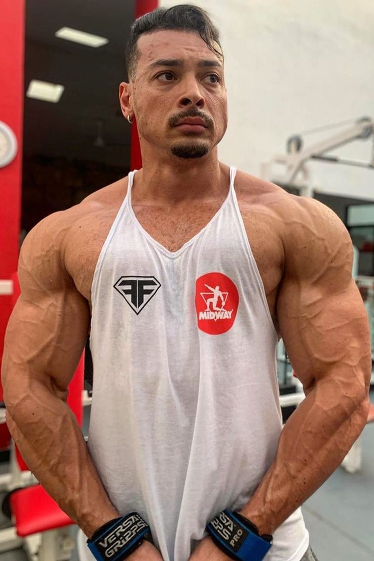 Felipe Franco surpreende ao exibir veias: 'Segue o plano'