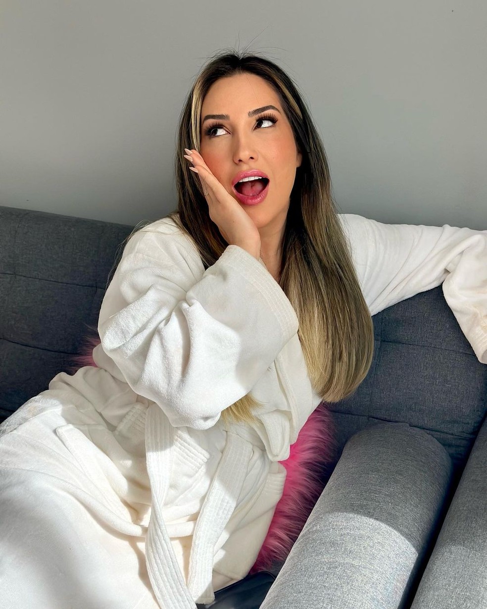 Amanda Meirelles arrasa em ensaio e ganha elogios na web