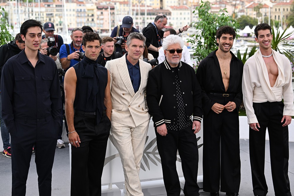 Festival de Cannes 2023: atores mostram sintonia com looks de decote aberto