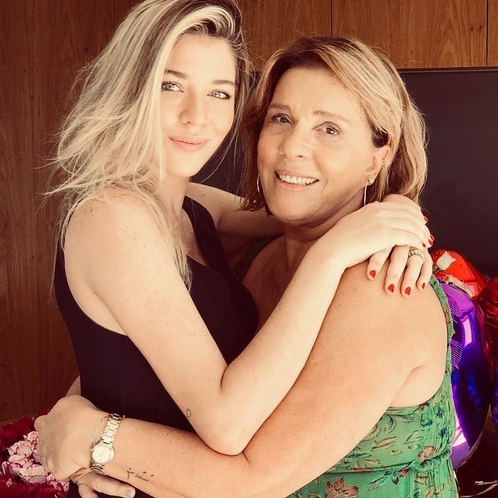 Álbum dos abraços: Luma Costa relembra diversos momentos