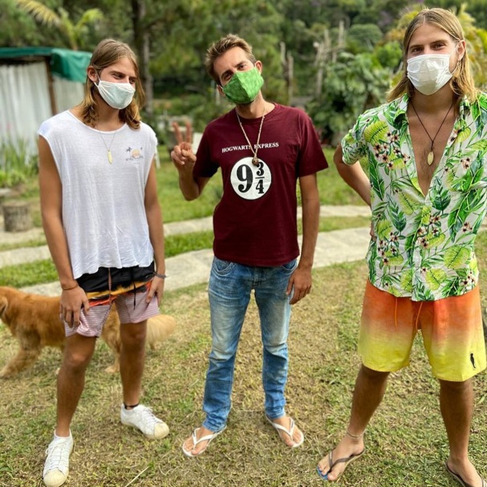 Daniel posa irmãos e fãs disparam: 'Bonito até de máscara'