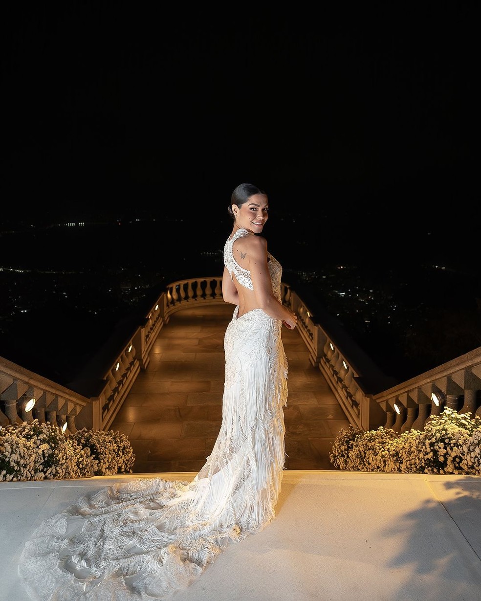 Thais Fersoza explica escolha de vestido para celebrar os 10 anos de ...