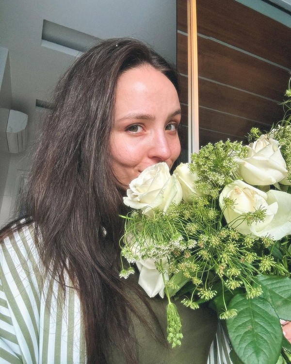 Larissa Manoela publica fotos emocionada e seguidores brincam ...