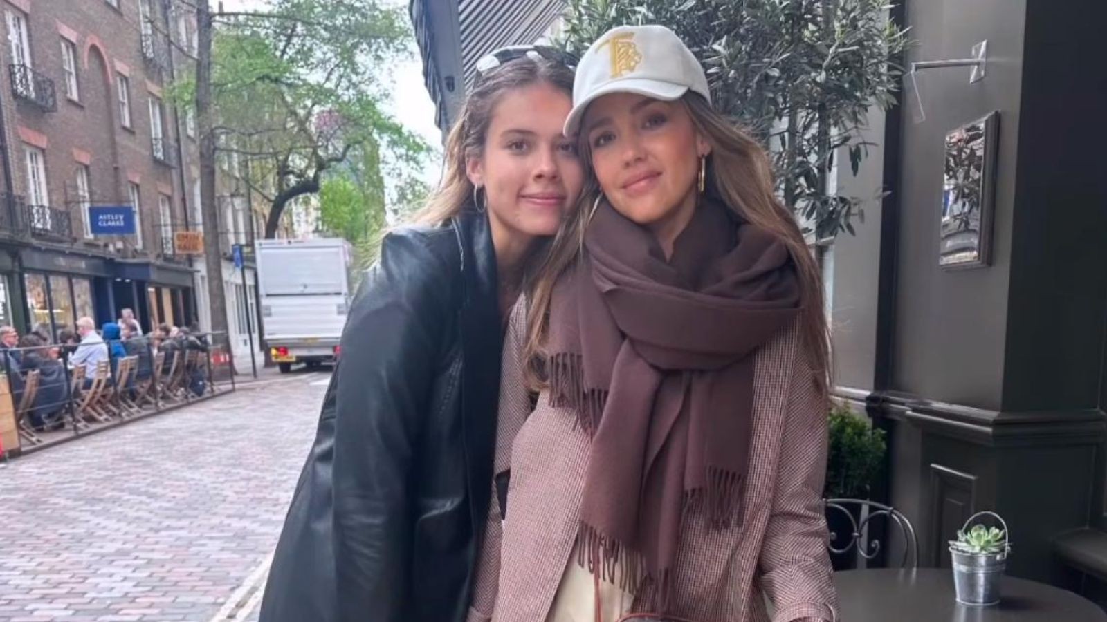 Jessica Alba celebra aniversário de 17 anos da filha e semelhança ...