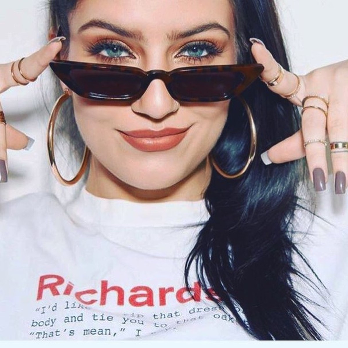 Conheça Clau, nova promessa da música e de Anitta, sua empresária