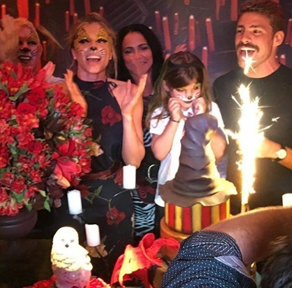 Grazi e Cauã comemoraram aniversário de 5 anos de Sofia com tema Harry ...