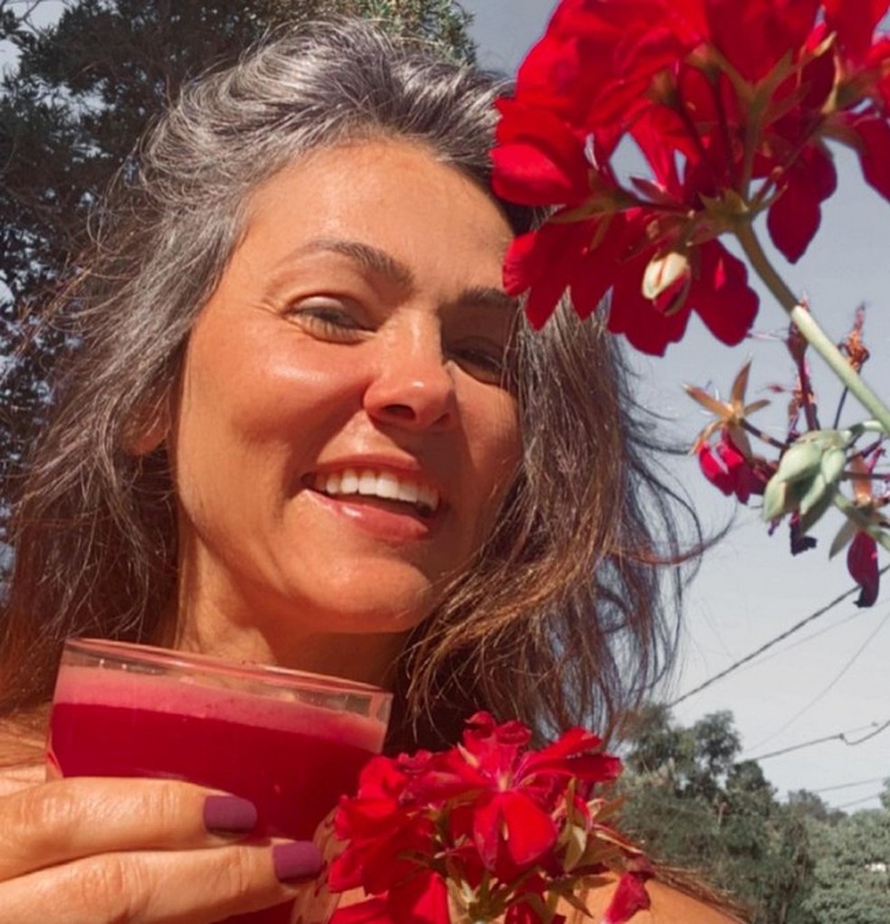 Suzana Alves faz selfie ganha muitos elogios por conta do cabelo