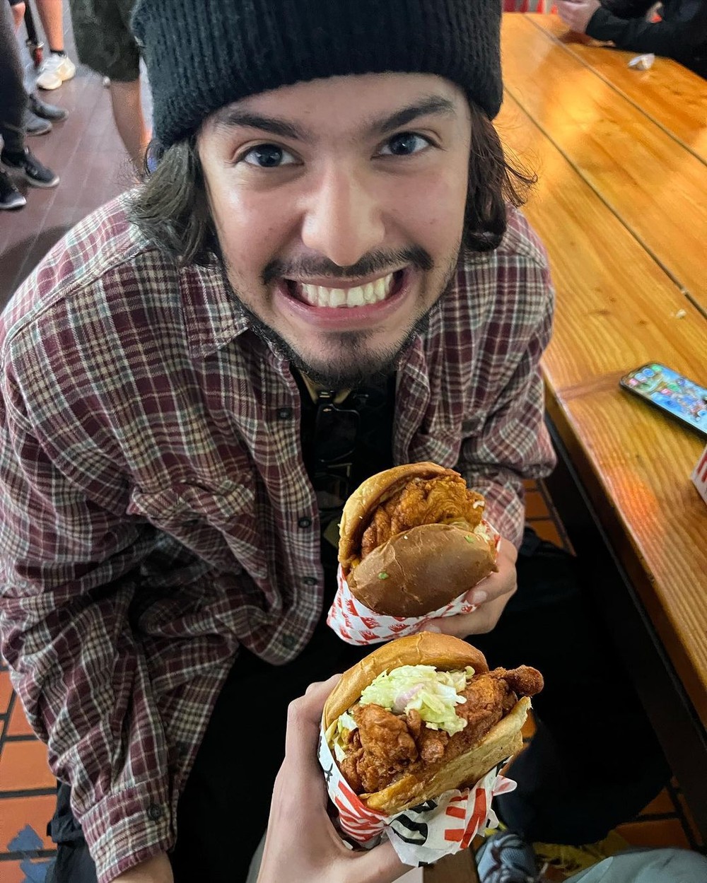 Xolo Maridueña abre galeria no Instagram e fãs investigam presença de ...