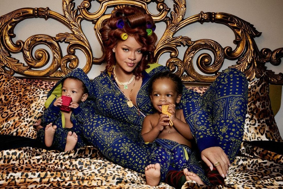 Rihanna encanta ao combinar look com os filhos e arranca elogios: 'Perfeitos'