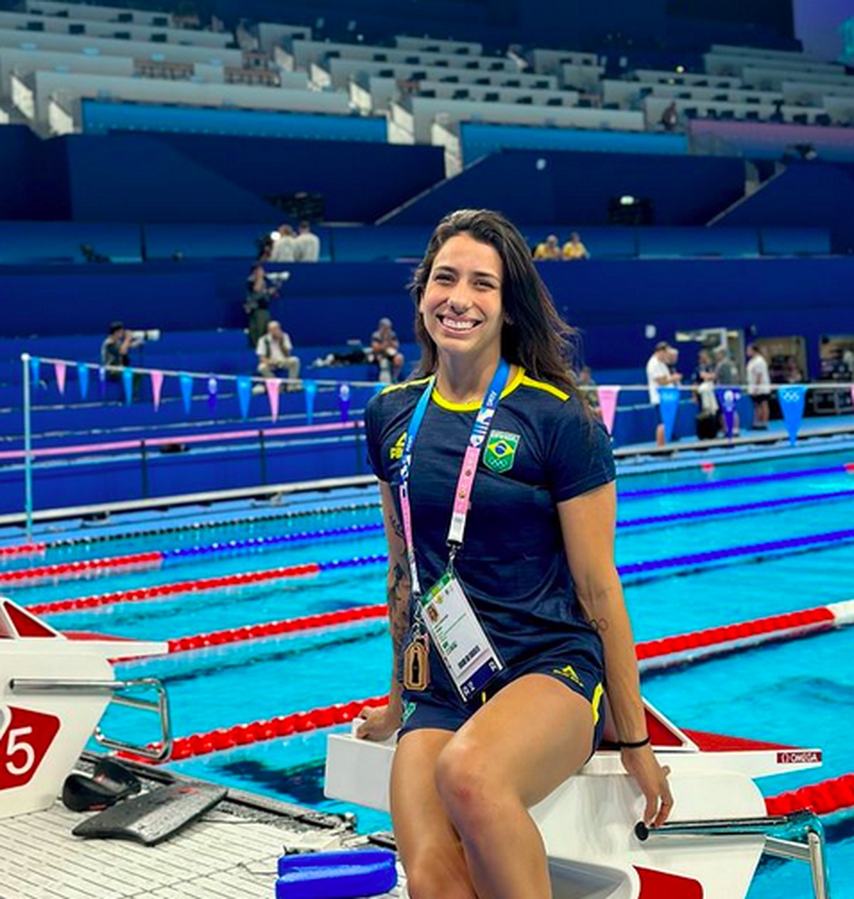 Internautas detonam redes sociais de nadadora brasileira desligada das ...